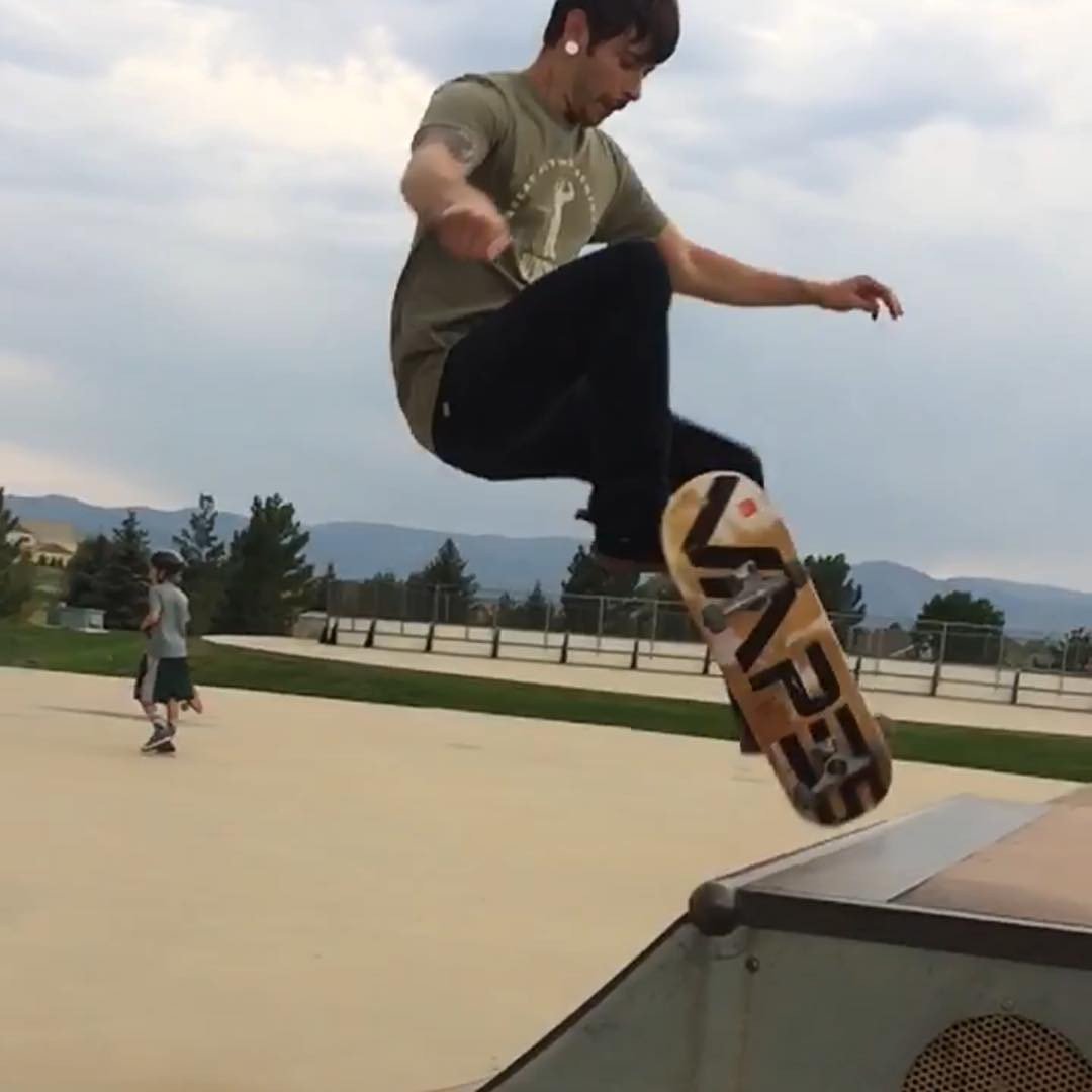 AEQEA x VAPES 'Dabs on Deck' Exclusive Cannabis Cup Skate Deck Promo E ...